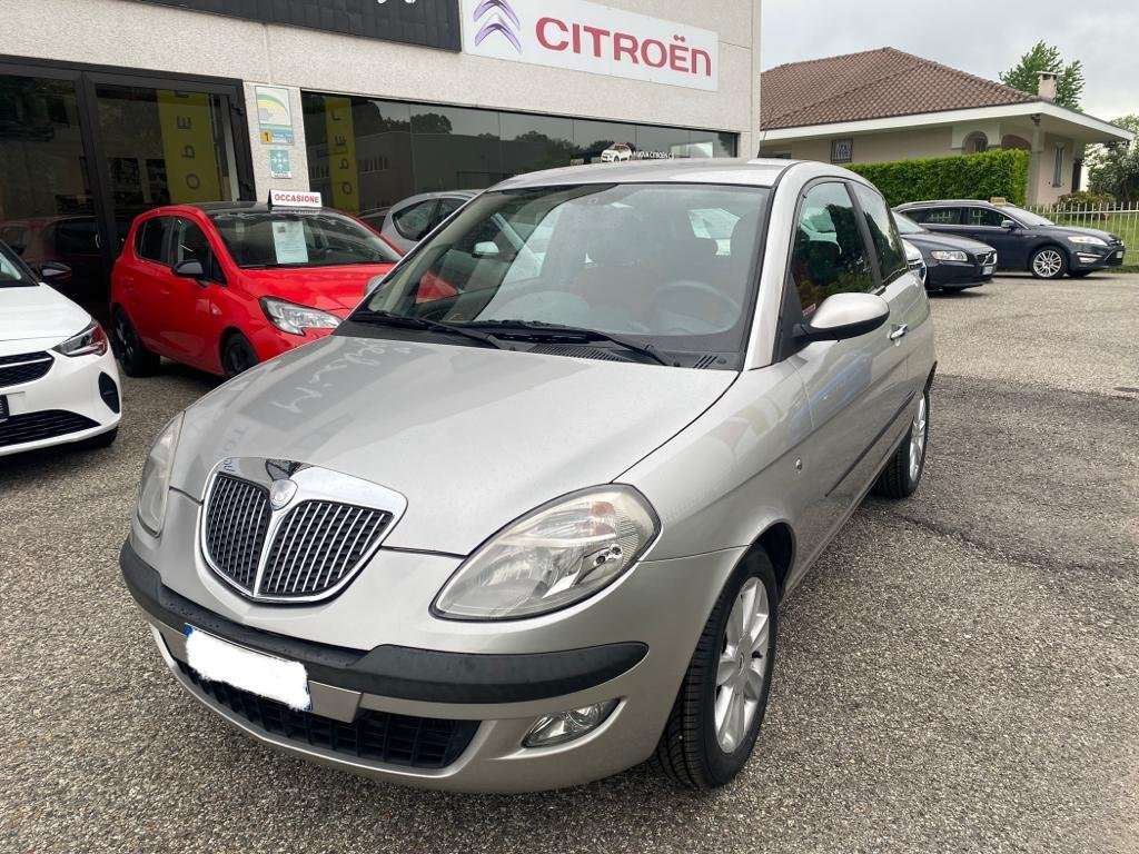 Lancia Ypsilon1.3 mjt Argento dfn OK NEOPATENTATI!