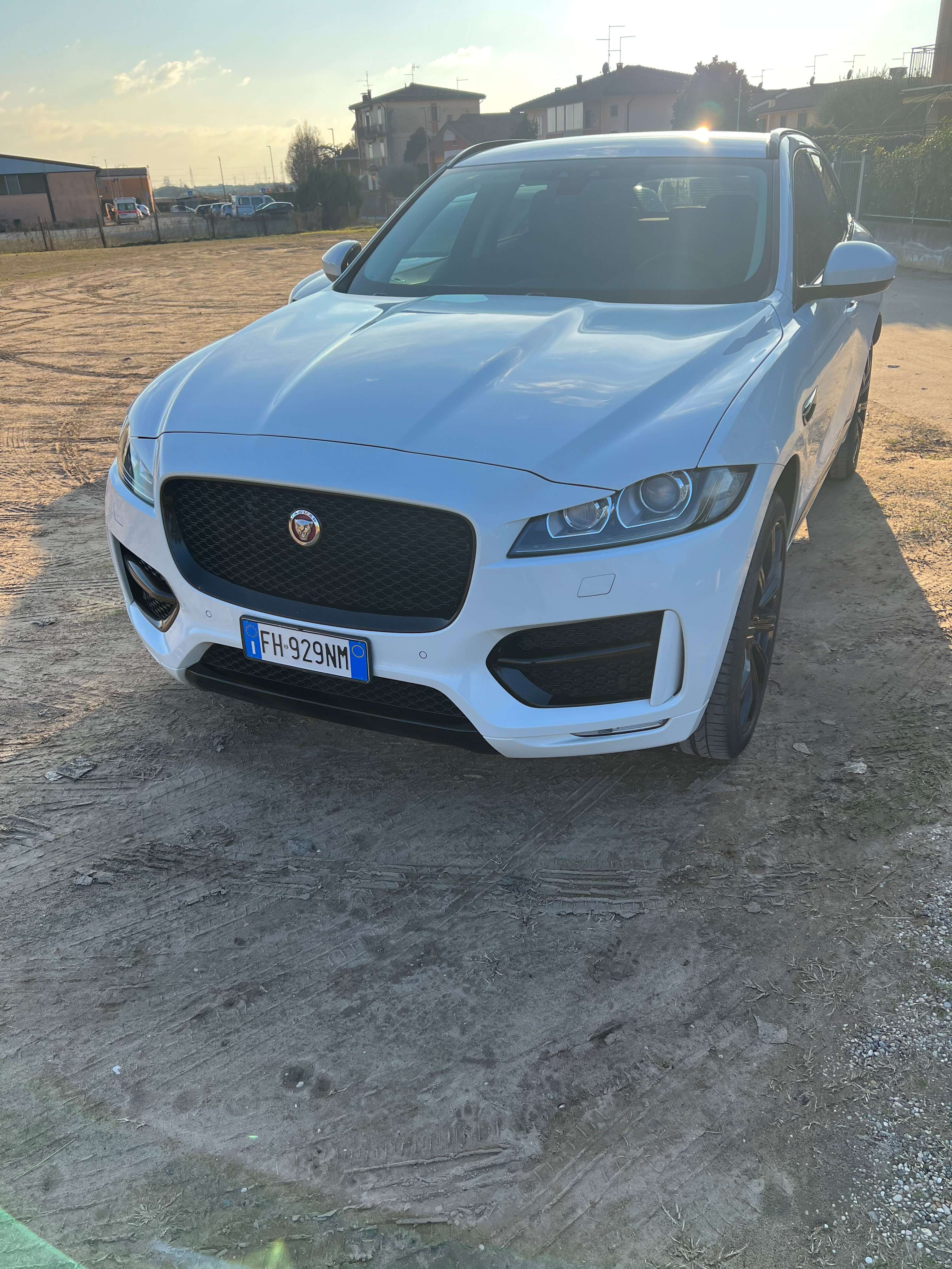 Jaguar F-PaceF-Pace 2.0d R-Sport awd 180cv auto