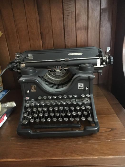 MACCHINA DA SCRIVERE OLIVETTI M40