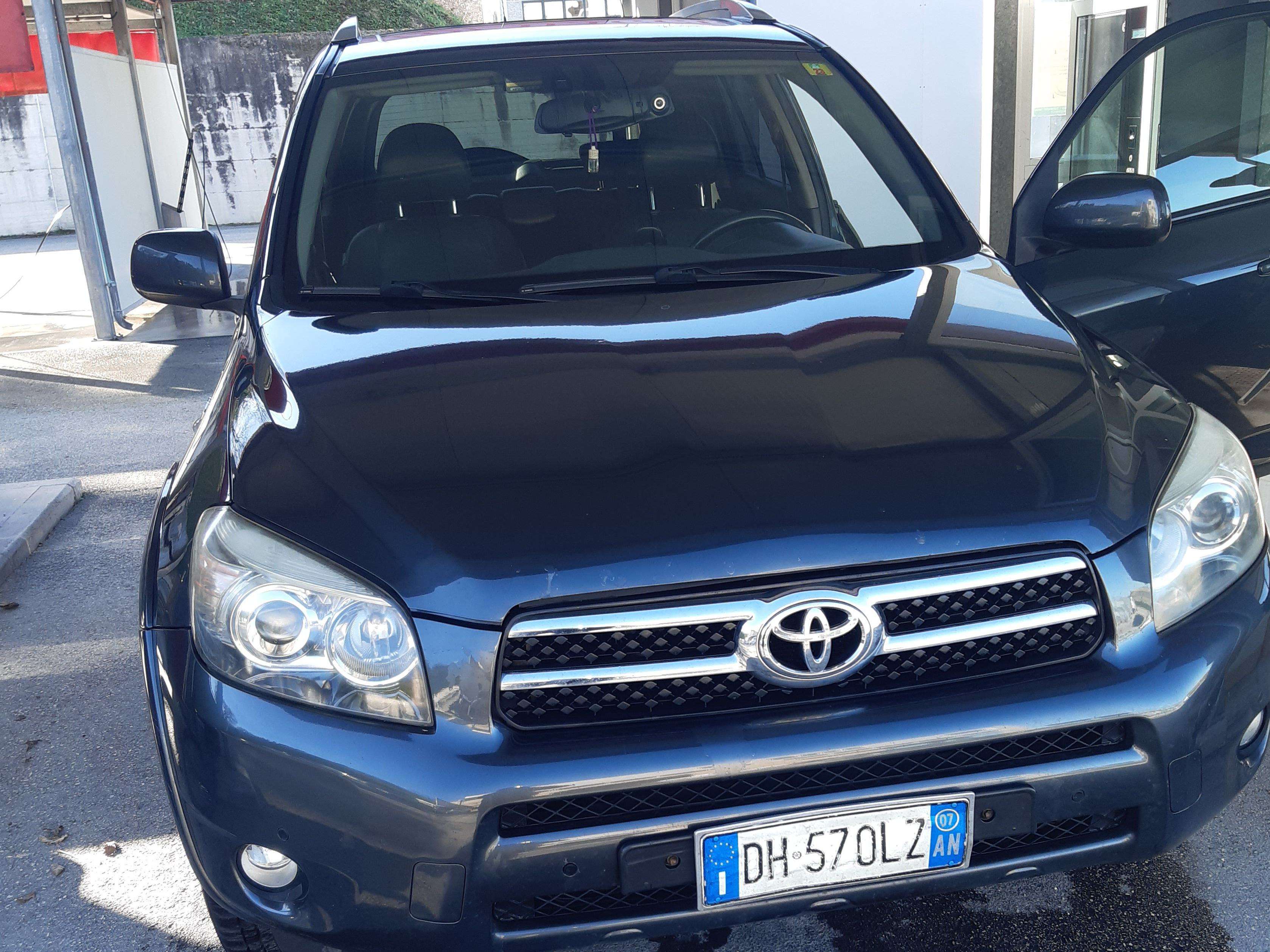 Toyota RAV 4RAV4 2.2 d-4d Luxury 177cv