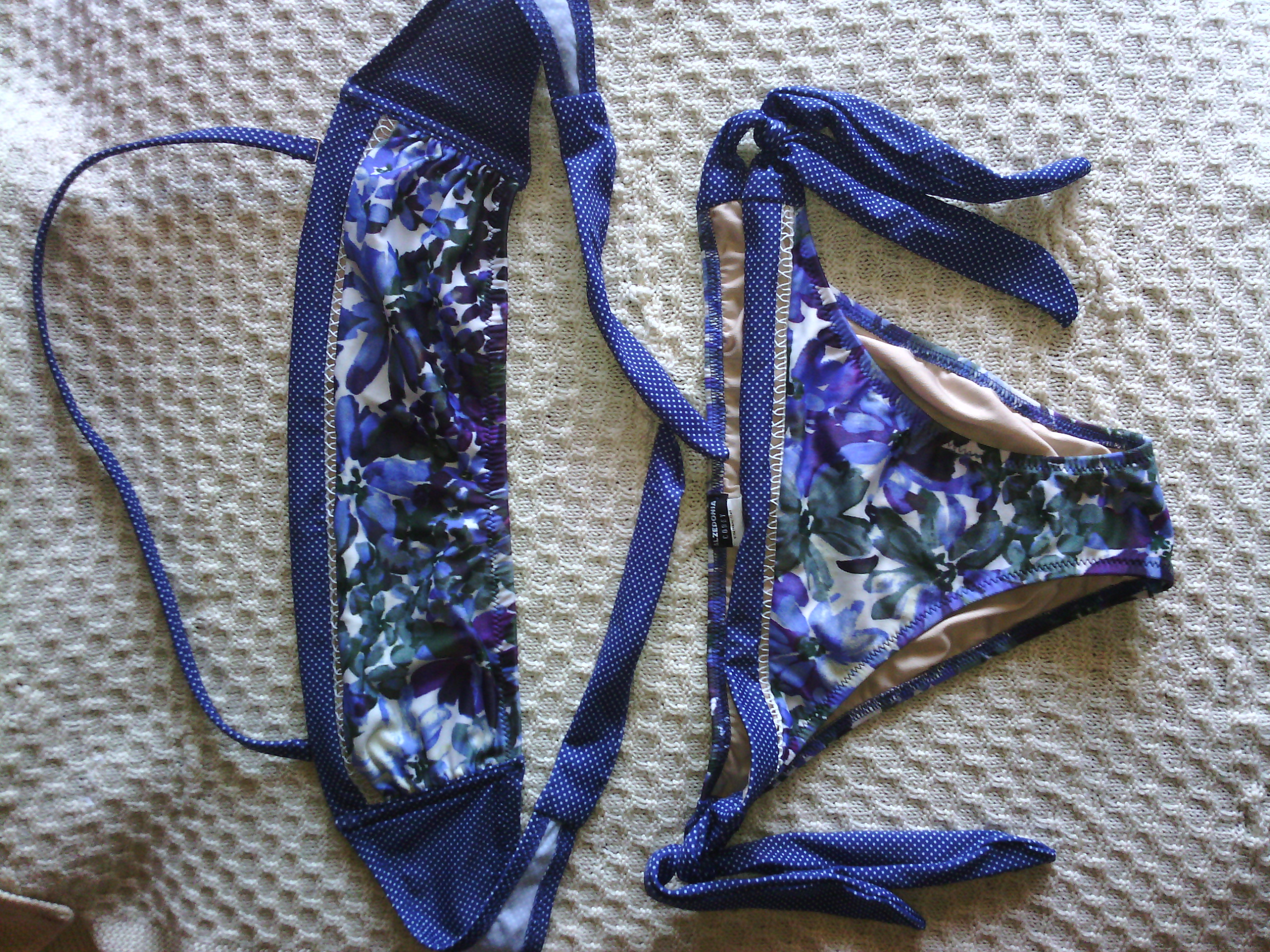 VENDO COSTUMI A DUE PEZZI E COPRICOSTUME (MARCA CALZEDONIA E POMPEA)