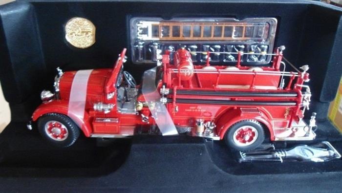 1/24 1935 MACK TYPE 75BX CAMION POMPIERI