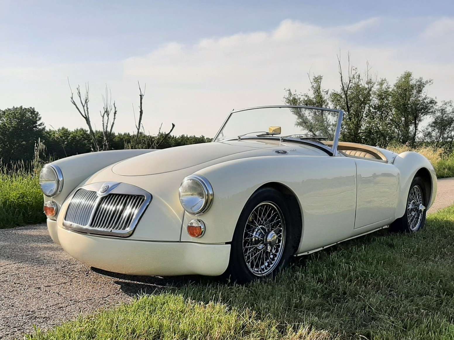 MG MGA