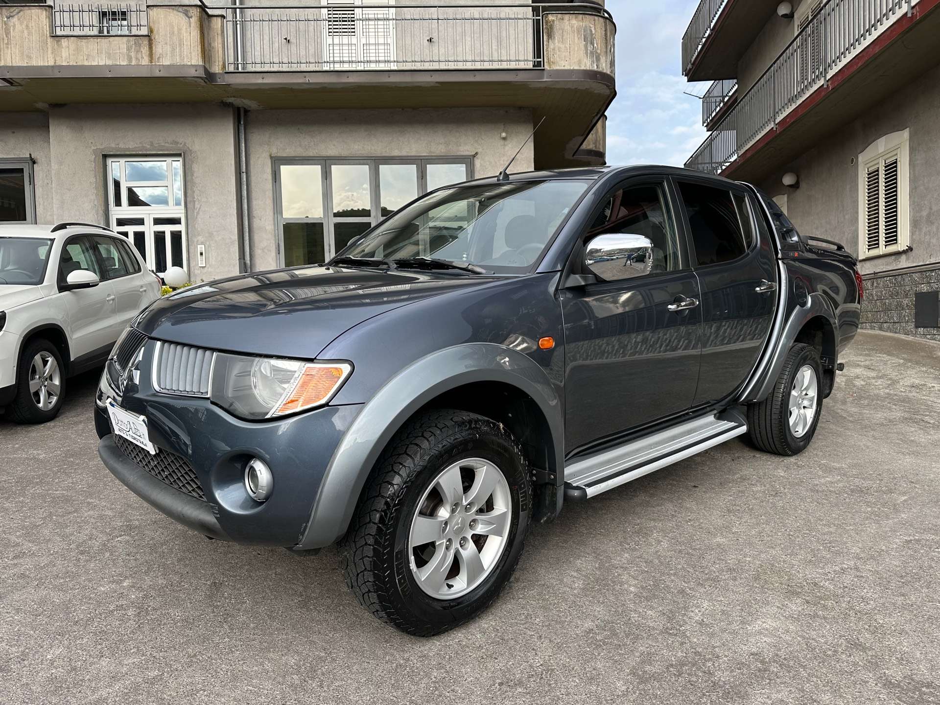 Mitsubishi L200d.cab 2.5 di-d Intense