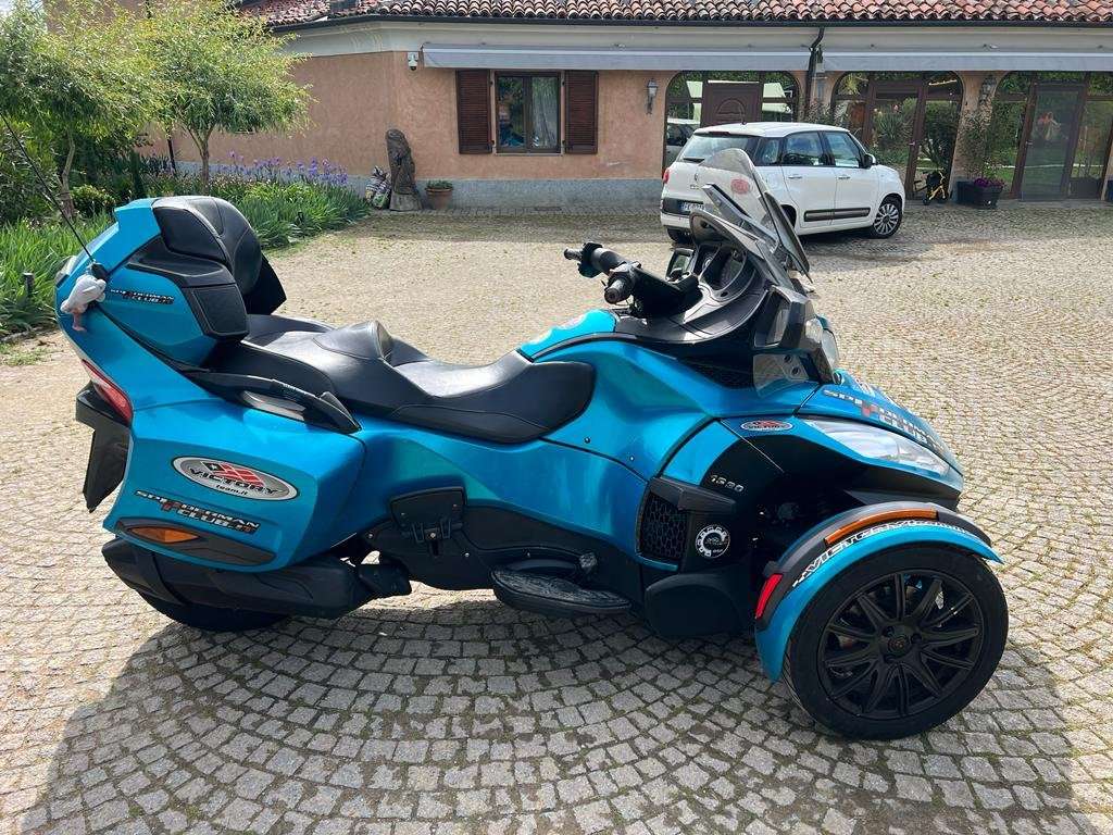 Can Am Spyder F3Spyder man ,triciclo per trasporto di persone.