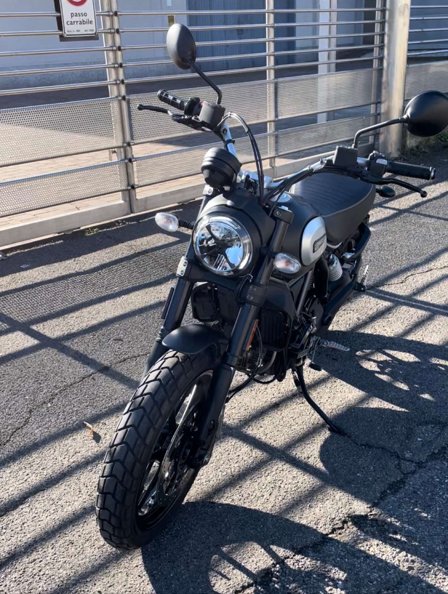 Ducati ScramblerIcon Dark