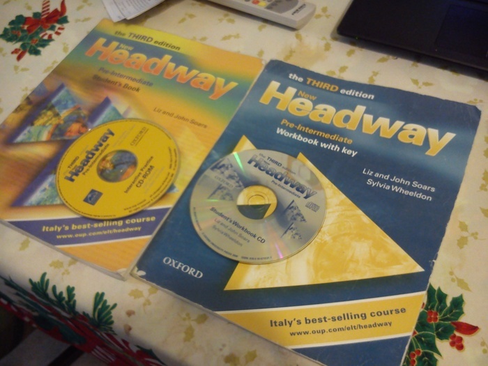 NEW HEADWAY PRE-INTERMEDIATE [THIRD EDITION]