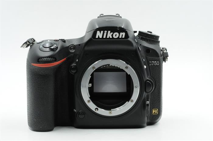 NIKON D750