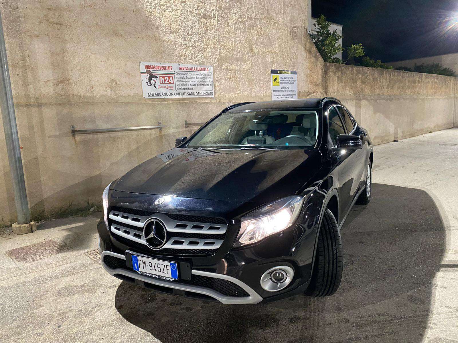 Mercedes-Benz GLA 180business