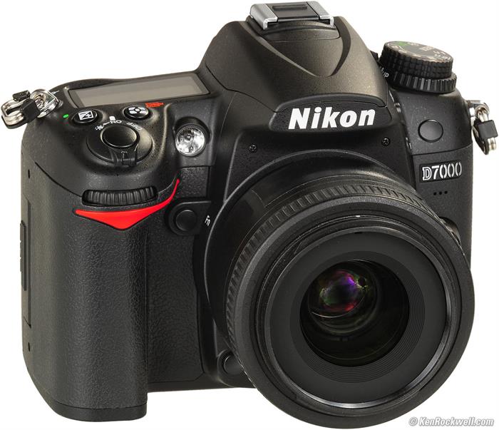 NIKON D 7000