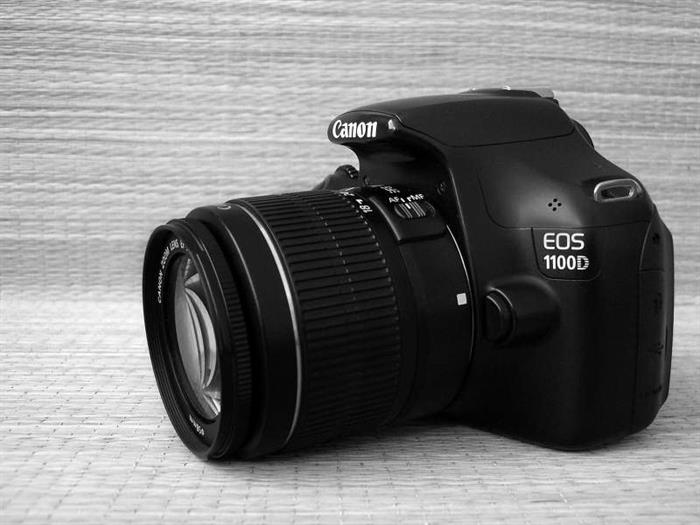 CANON EOS 1100D