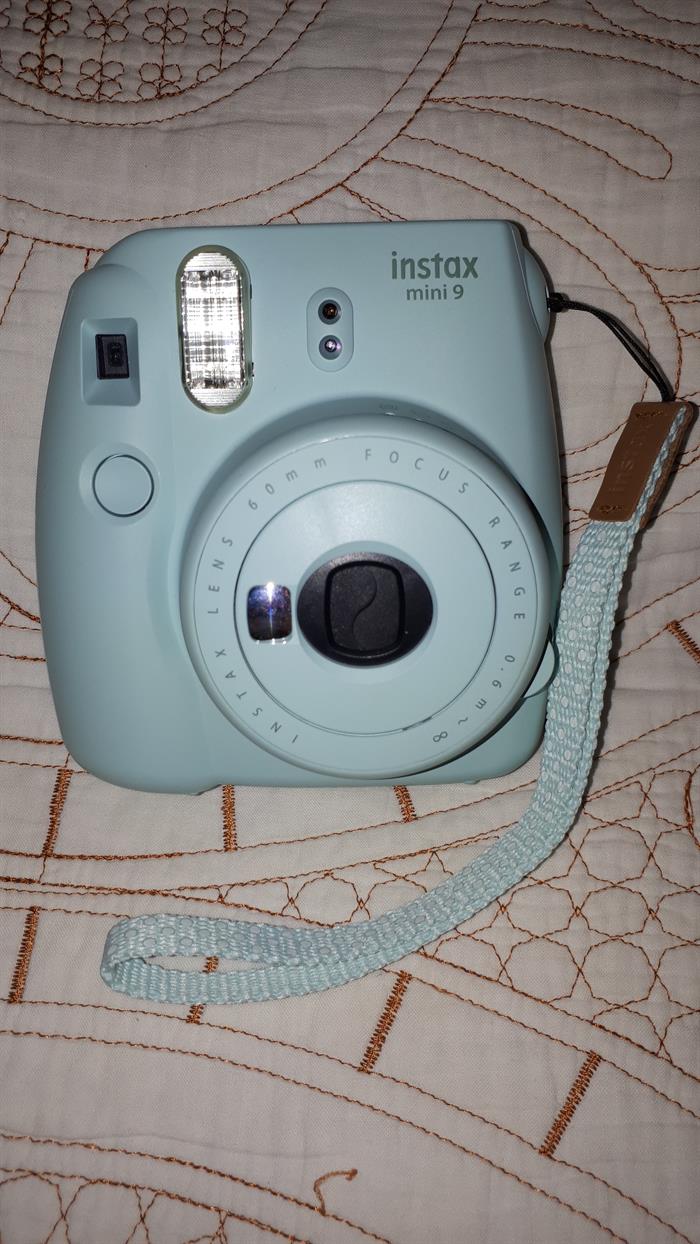 FOTOCAMERA ISTANTANEA (INSTAX MINI 9)