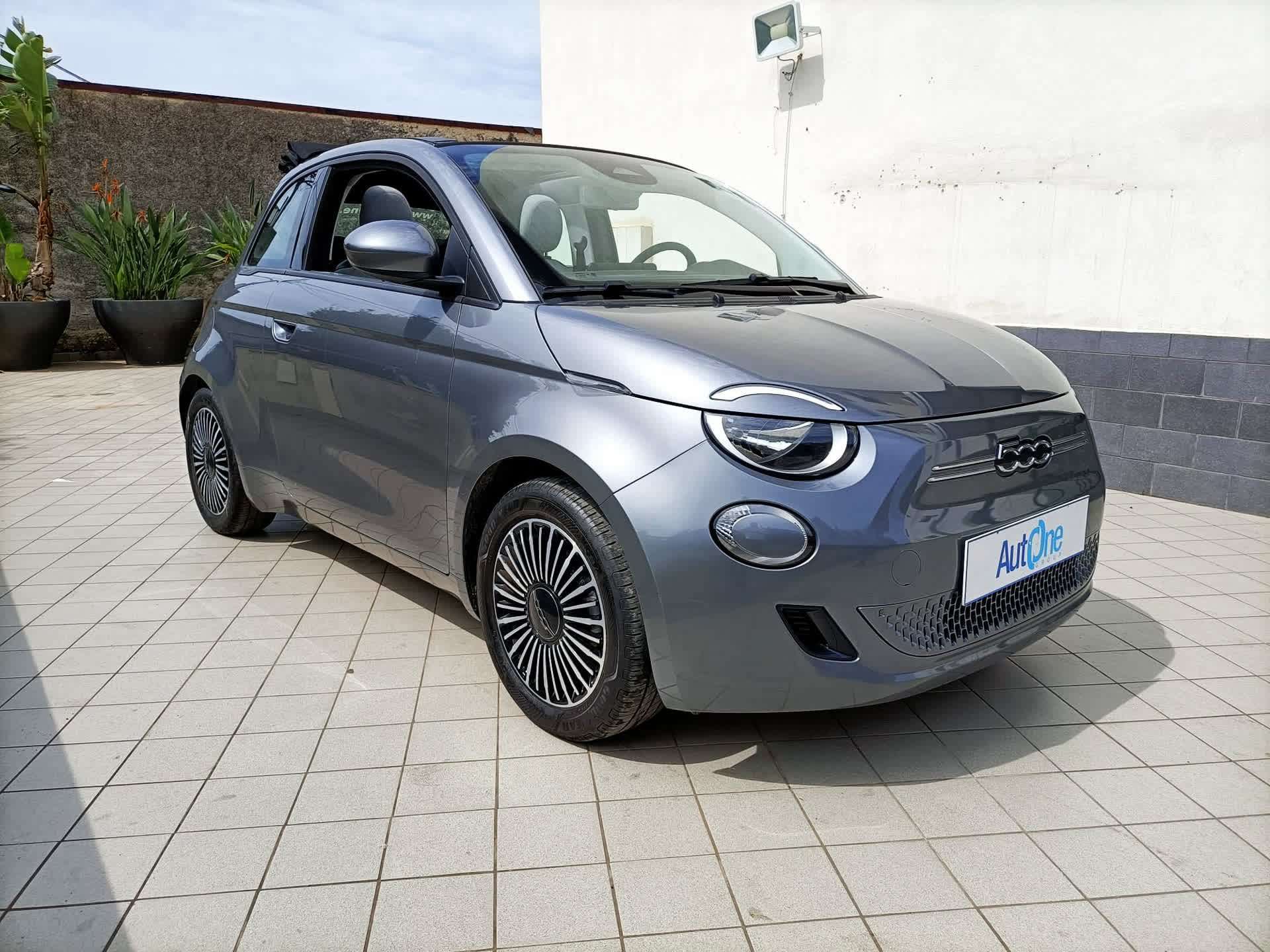 Fiat 500eICON 43kW CABRIO - LED NAV CARPLAY CAMERA