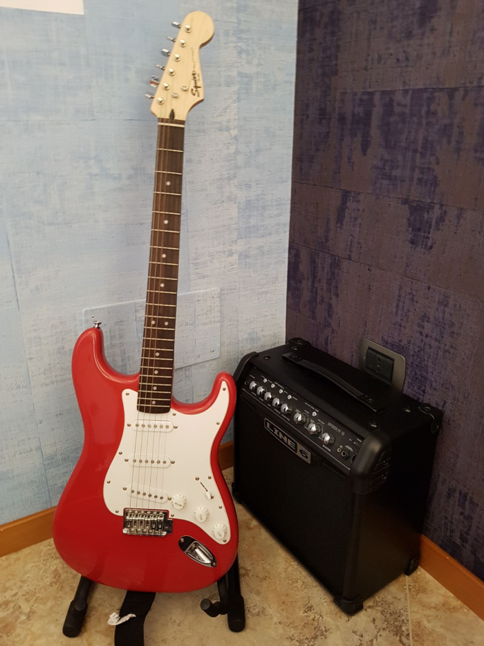 FENDER SQUIER