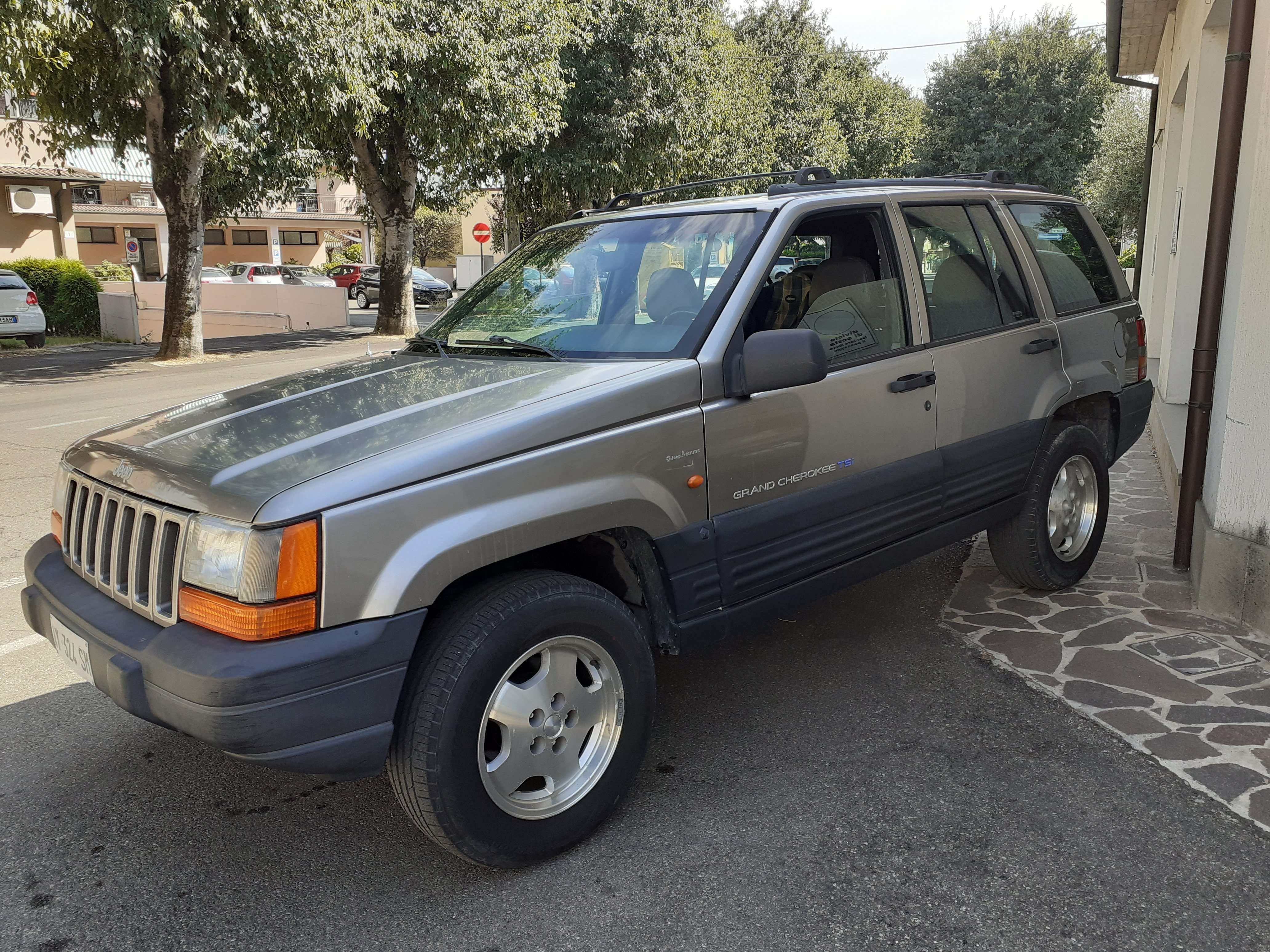 Jeep Grand CherokeeGrand Cherokee 2.5 td Laredo