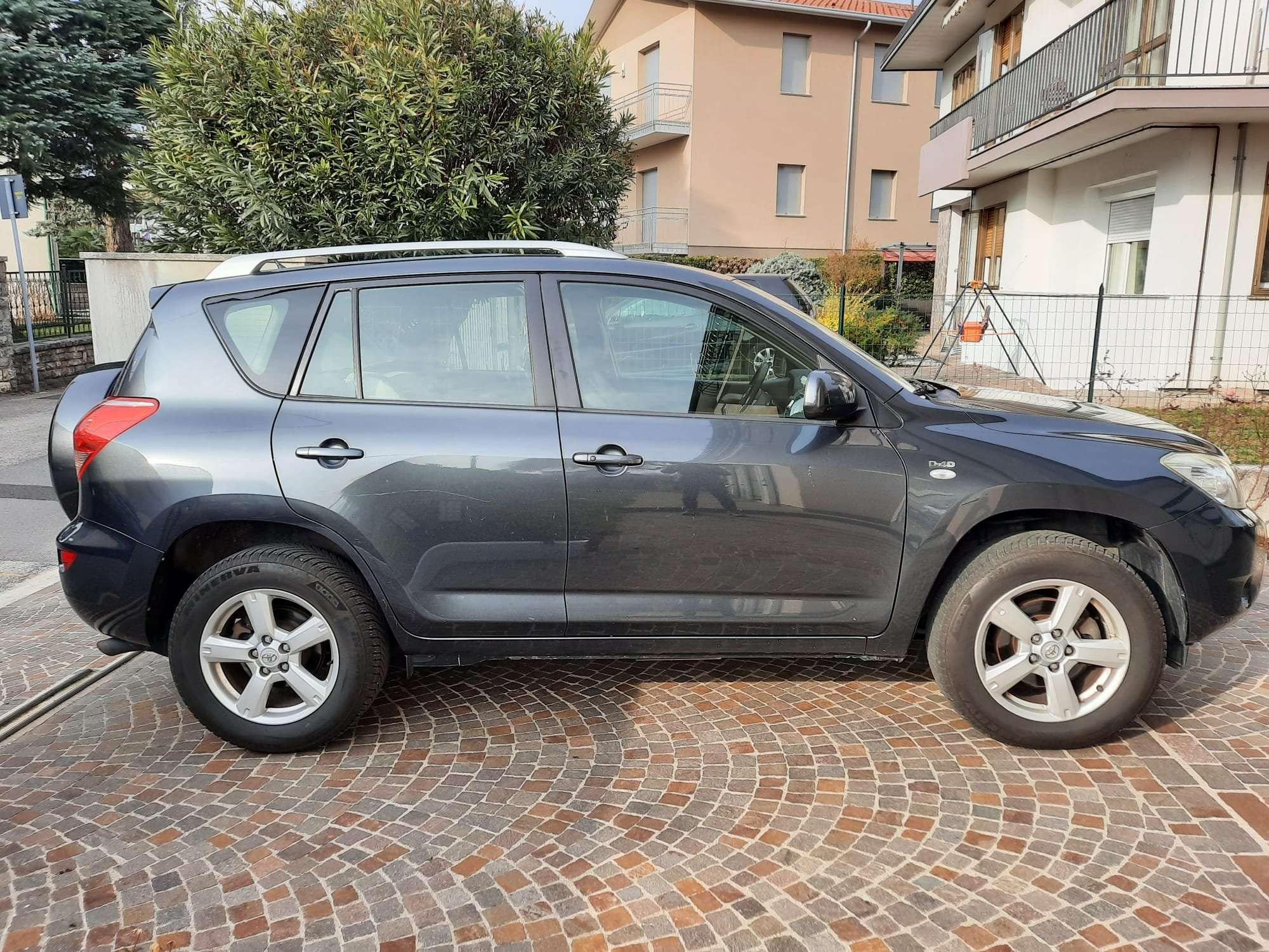 Toyota RAV 4RAV4 2.2 d-4d Luxury 136cv