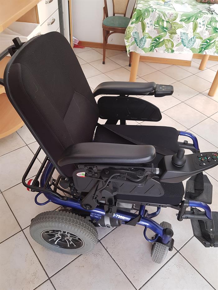 CARROZZINA ELETTRICA PER DISABILI E ANZIANI