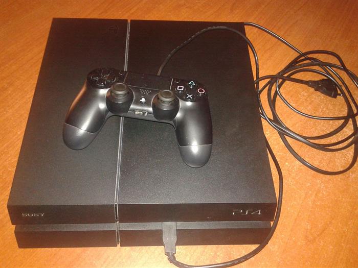 PS4 500 GB + 1 JOYPAD