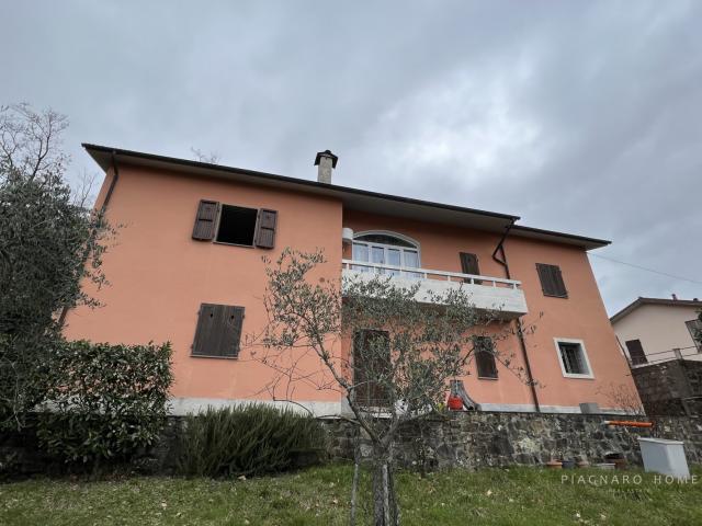 Casa indipendente in zona collinare