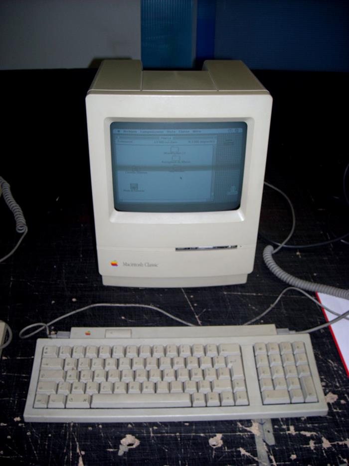 MACINTOSH CLASSIC 1990