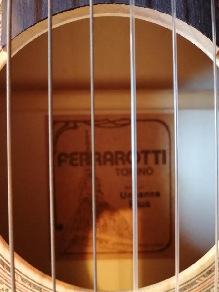 CHITARRA