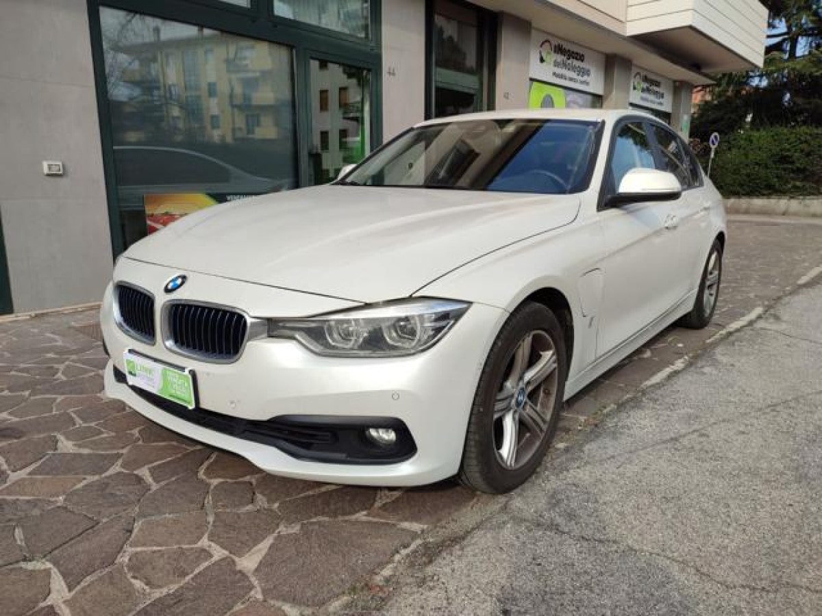 BMW 330 e