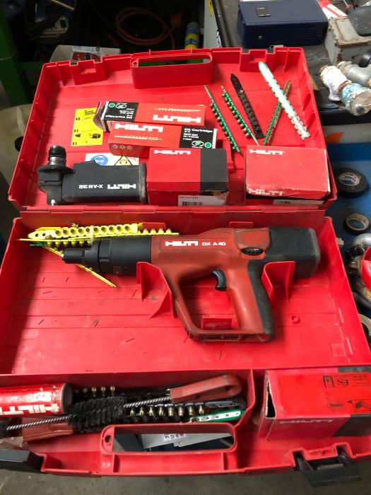 INCHIODATRICE HILTI