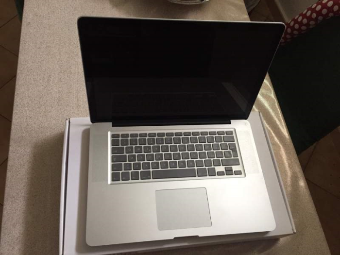 APPLE MAC BOOK PRO 15