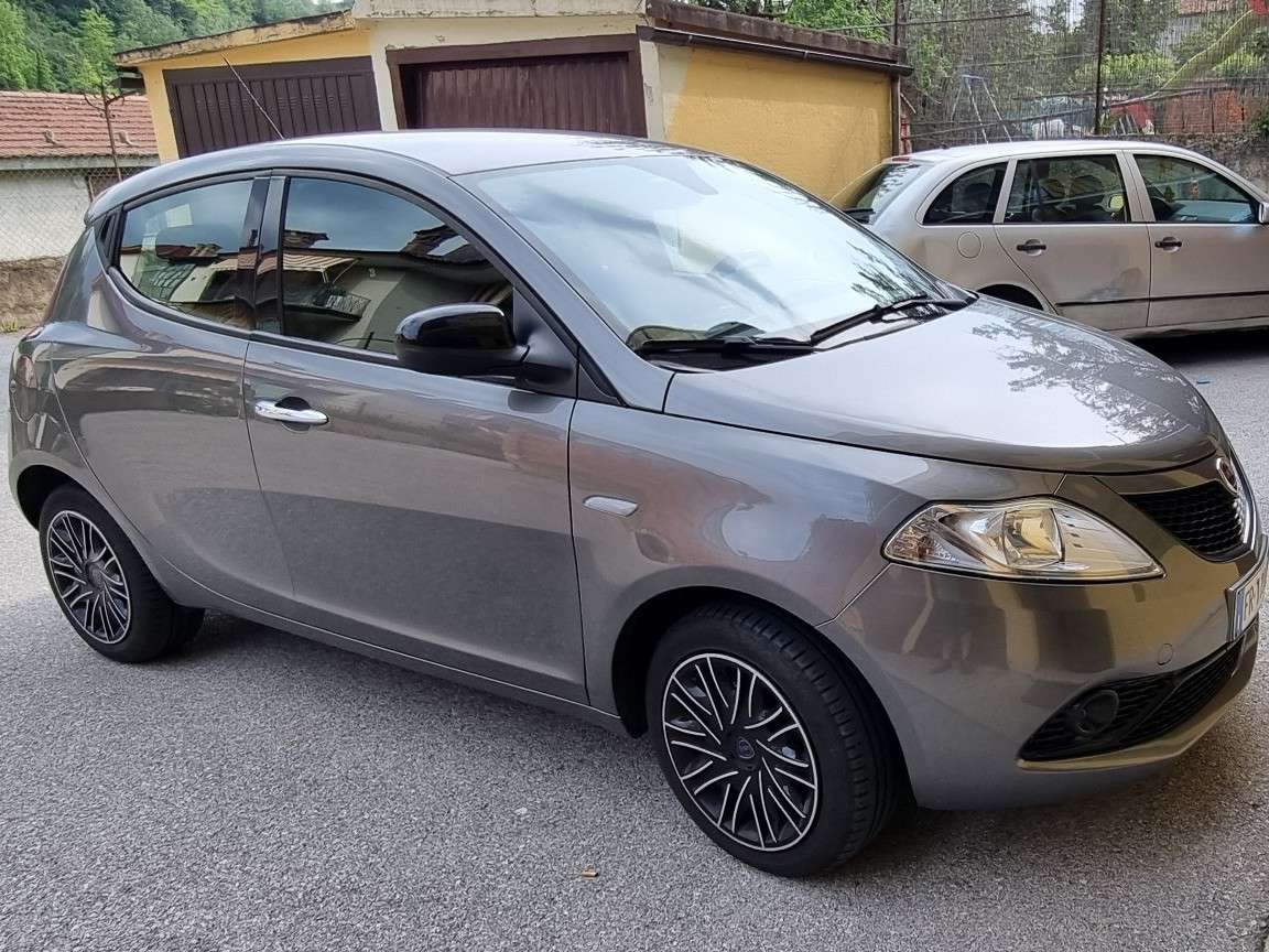 Lancia Ypsilon1.2 Gold 69cv my16