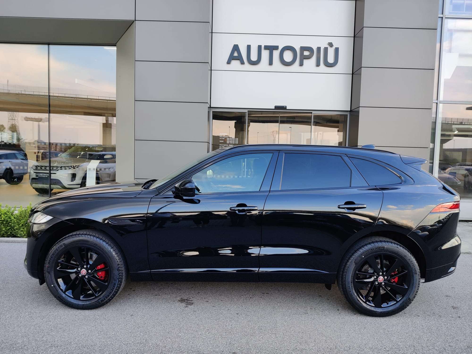 Jaguar F-Pace2.0 D204 R-Dynamic Black awd auto