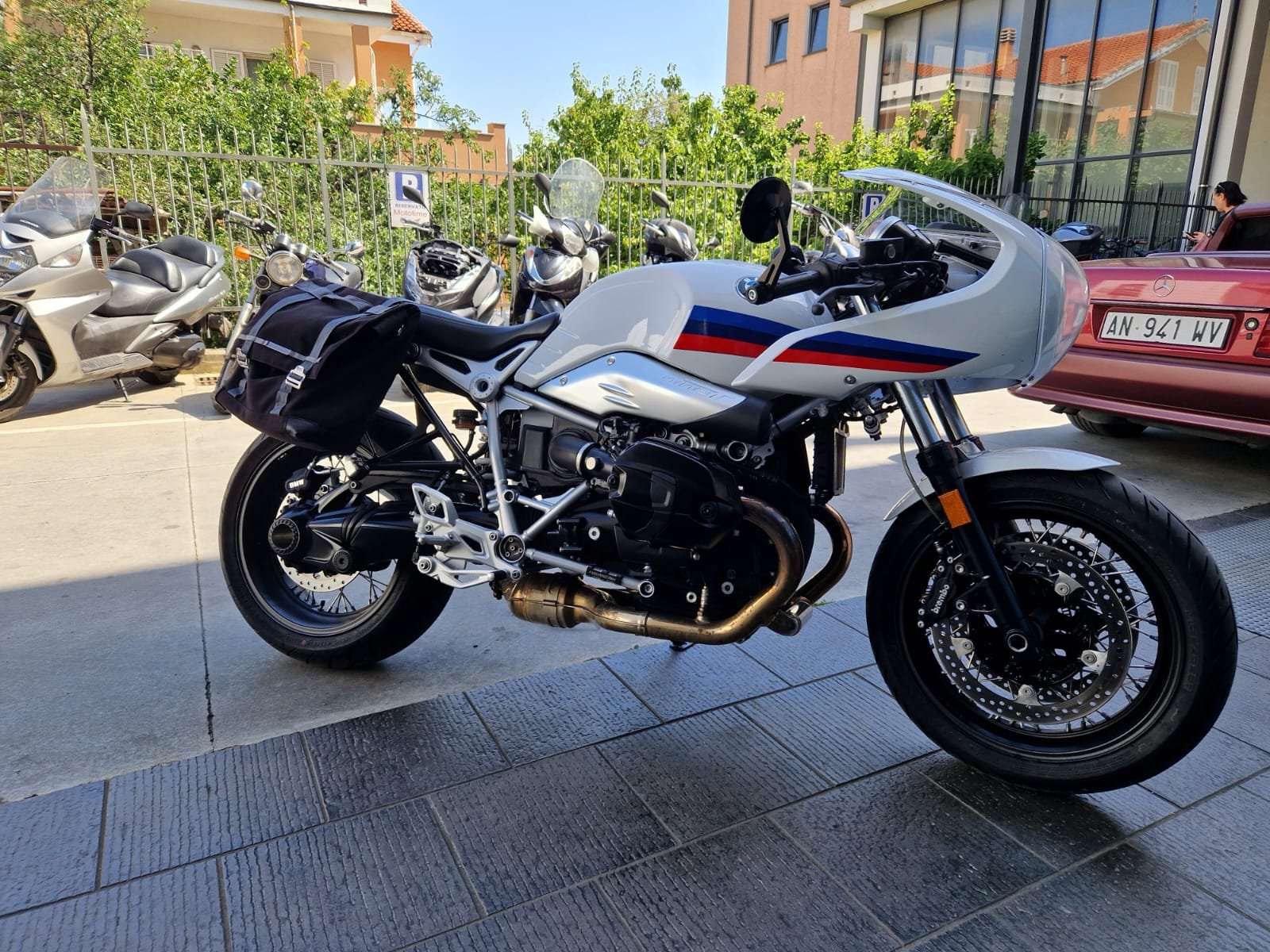 BMW R nineT