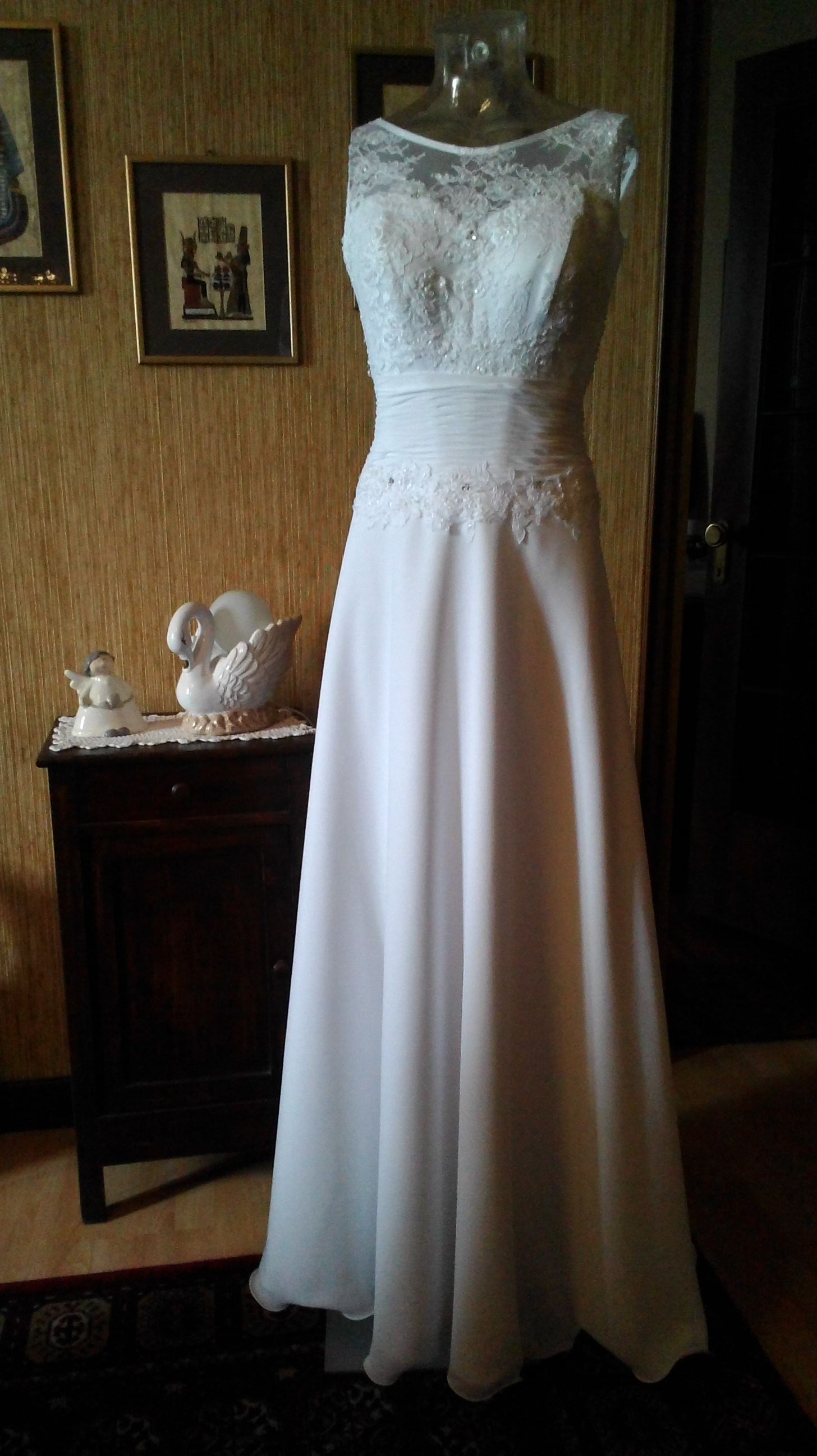 ABITO DA SPOSA REALIZZATO A MANO