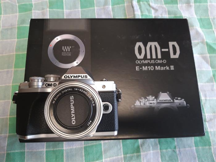 OLYMPUS E-M10 MARK III