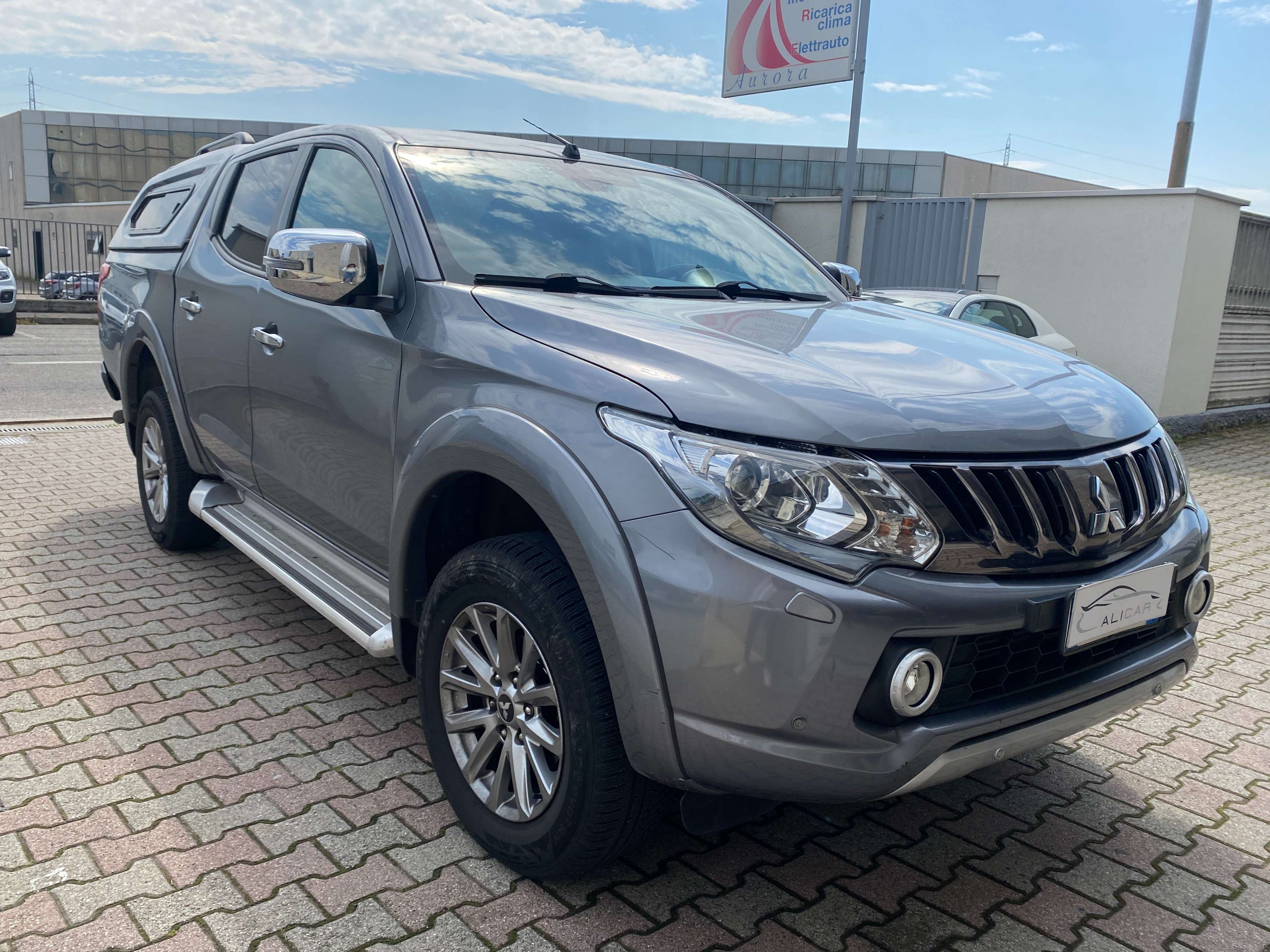 Mitsubishi L200L200 d.cab 2.4d Diamond Pack 4wd 181cv aut