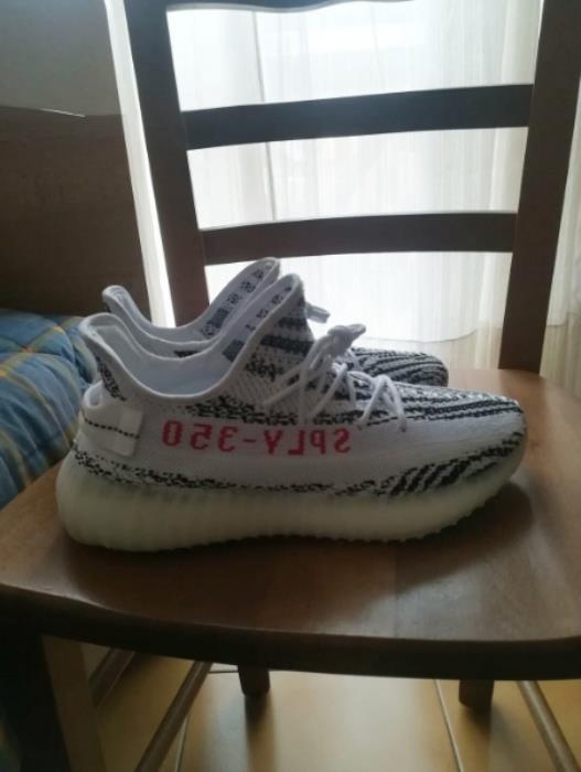 YEEZY BOOST 350 V2 ZEBRA