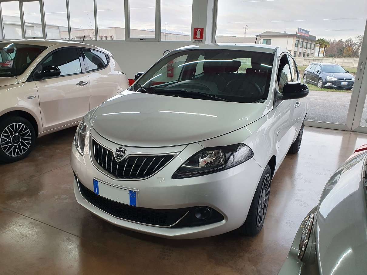 Lancia YpsilonYpsilon 1.0 firefly hybrid Silver s