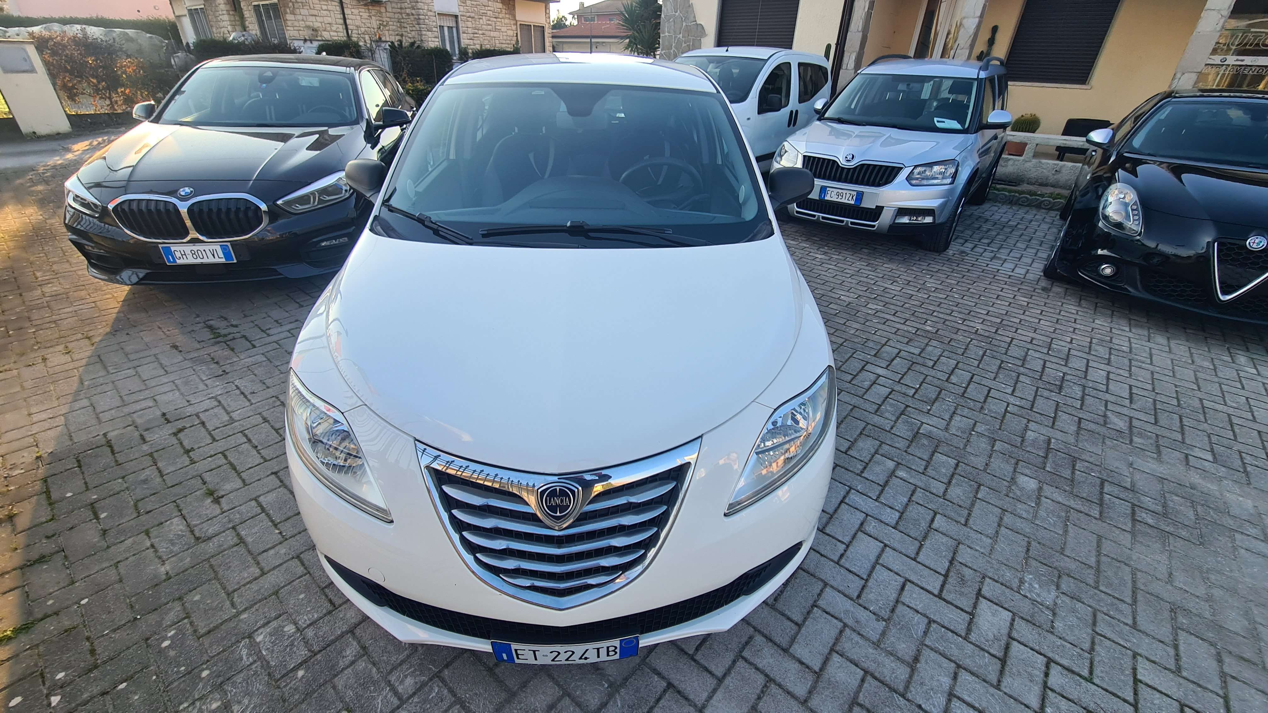 Lancia YpsilonYpsilon 1.2 8v Elefantino c/clima ecochic Gpl 69cv