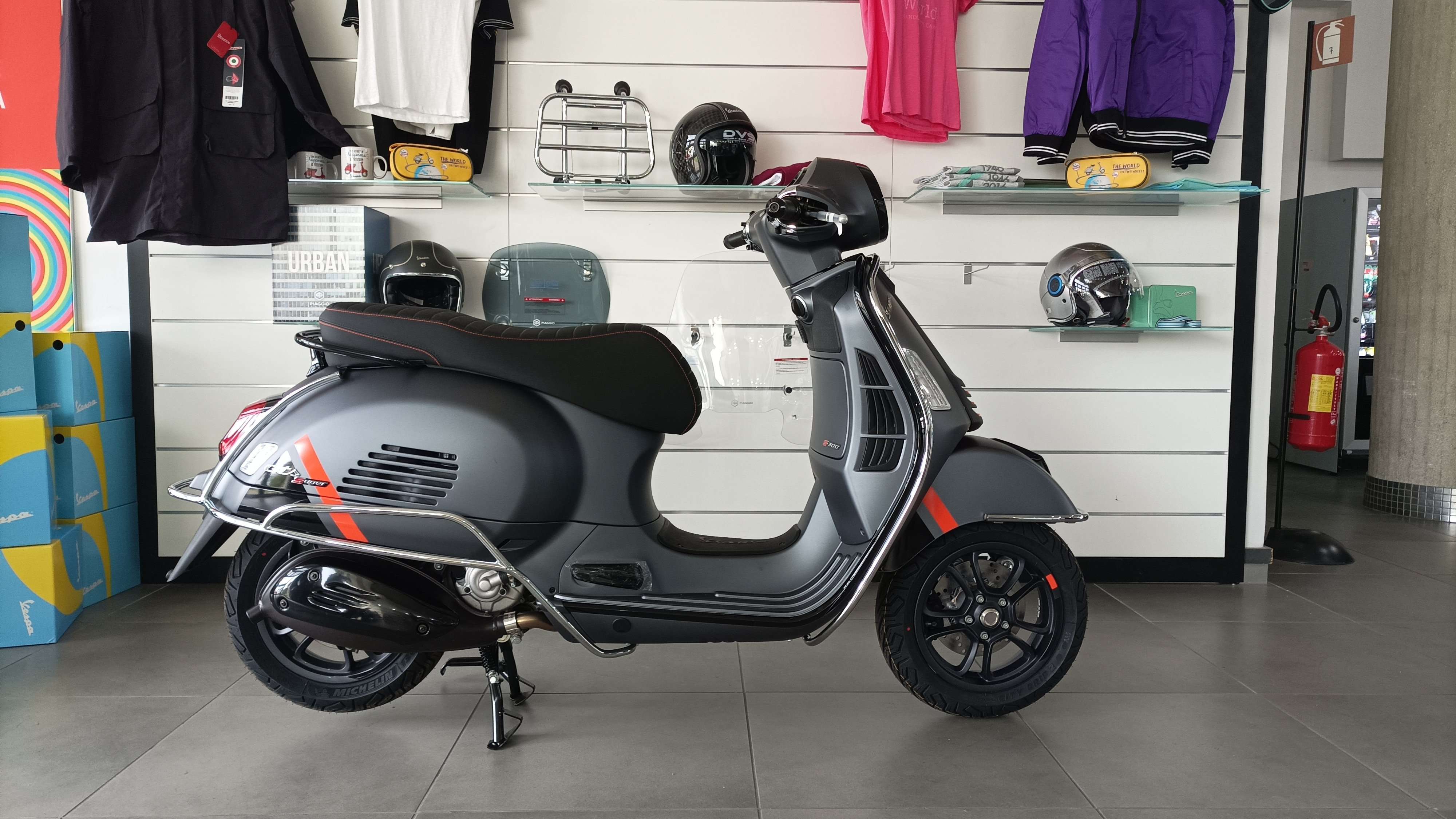 Vespa GTS Super 300-2023