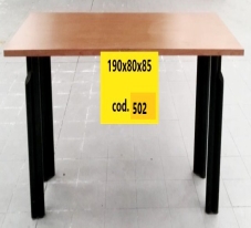 TAVOLO IN ACCIAIO CON PIANO LAMINATO COLOR LEGNO – USATI, IN OTTIMO STATO COD: 0502