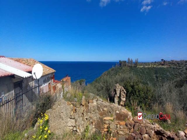 Pianotorre, panoramico terreno con rudere