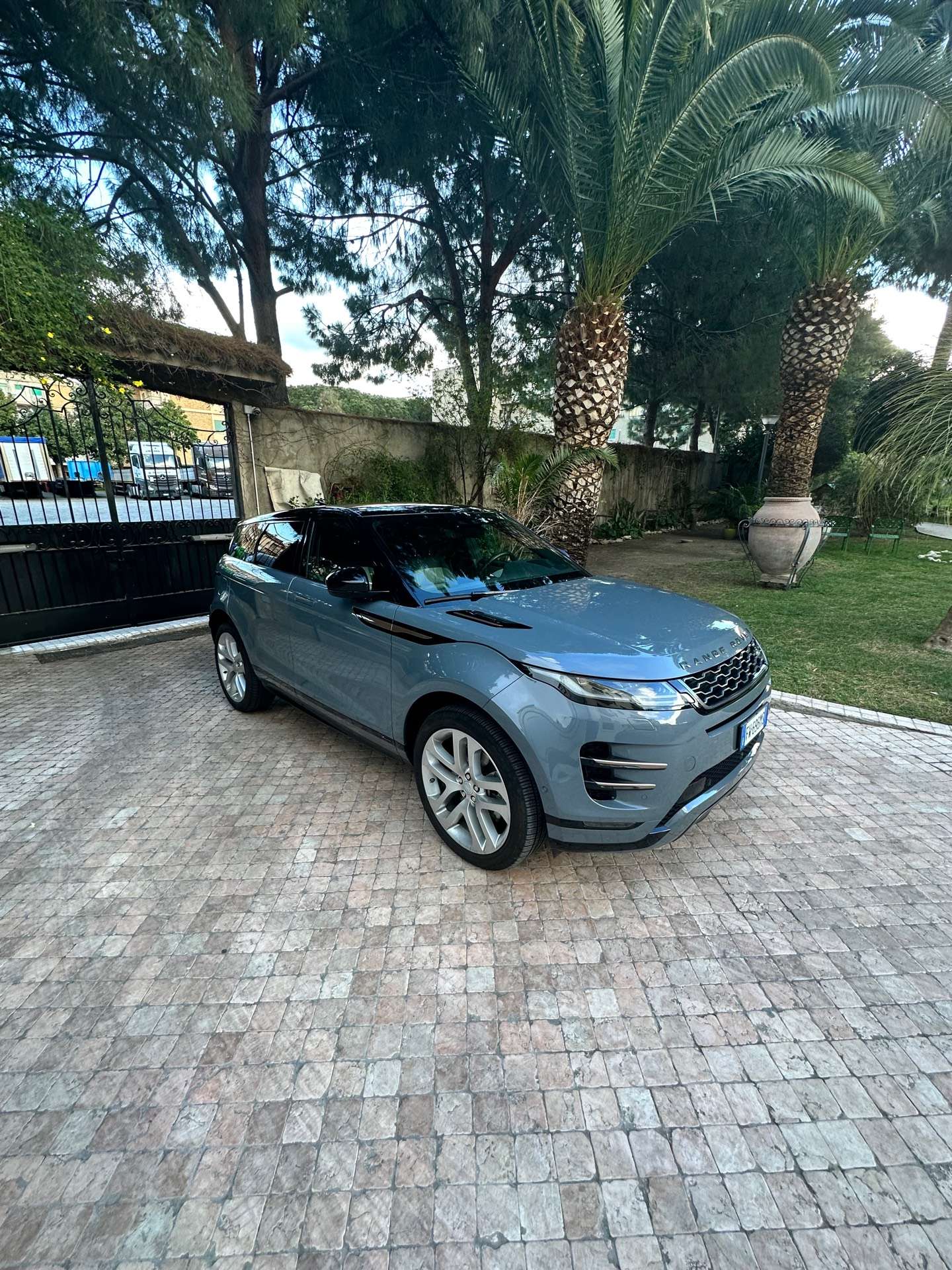 Land Rover Range Rover Evoque2.0d i4 mhev First Edition awd 180cv auto