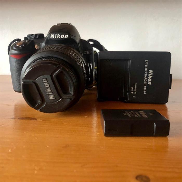 NIKON D3100