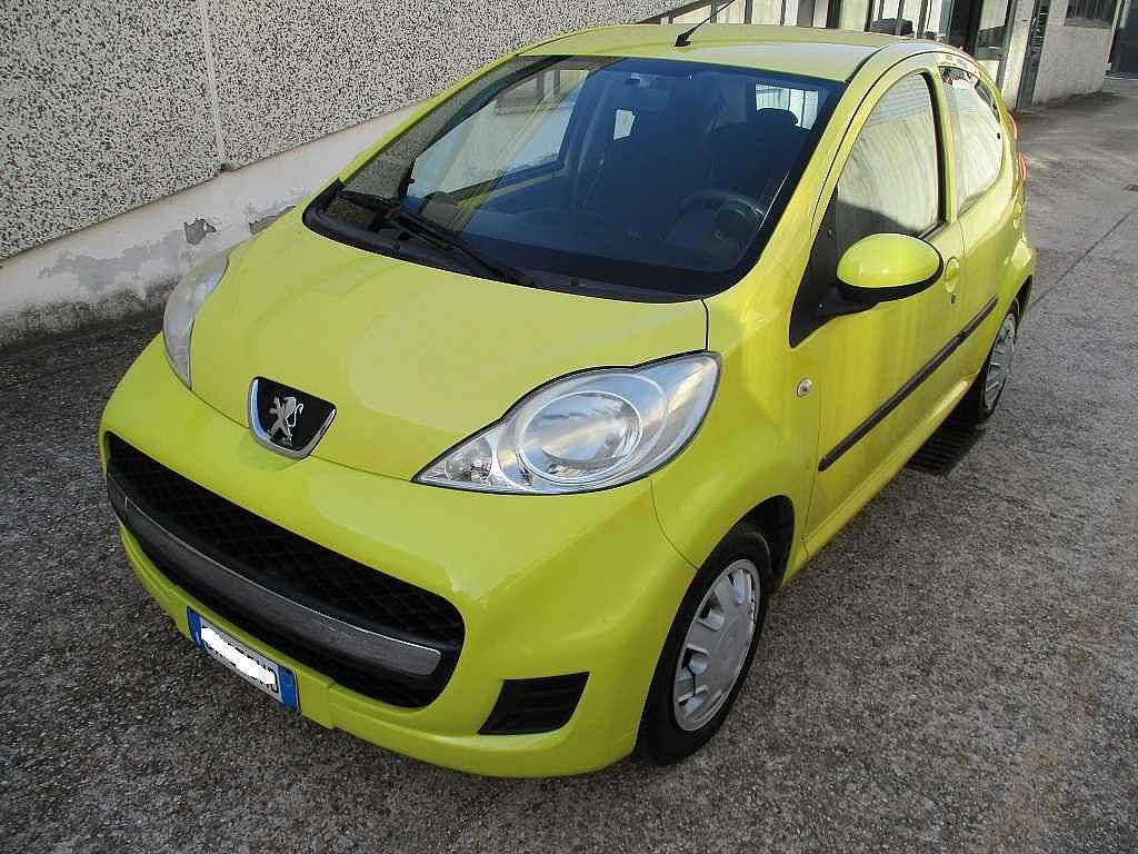 Peugeot 1071.0 68CV 5p. Plaisir