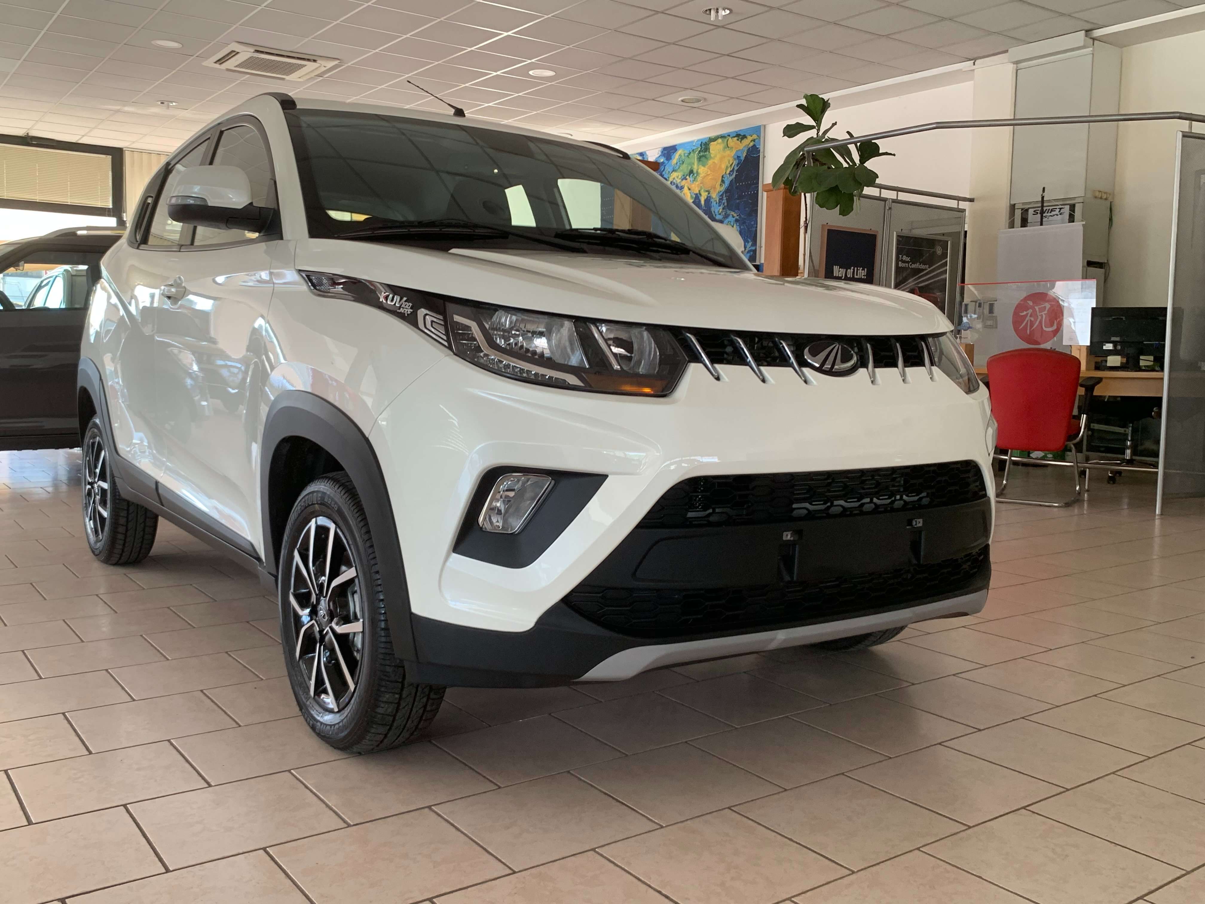 Mahindra KUV1001.2 VVT K8 - NUOVO MODELLO 2023