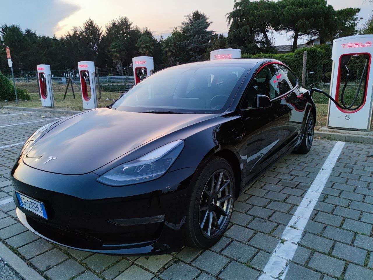 Tesla Model 3Model 3 Long Range Dual Motor awd