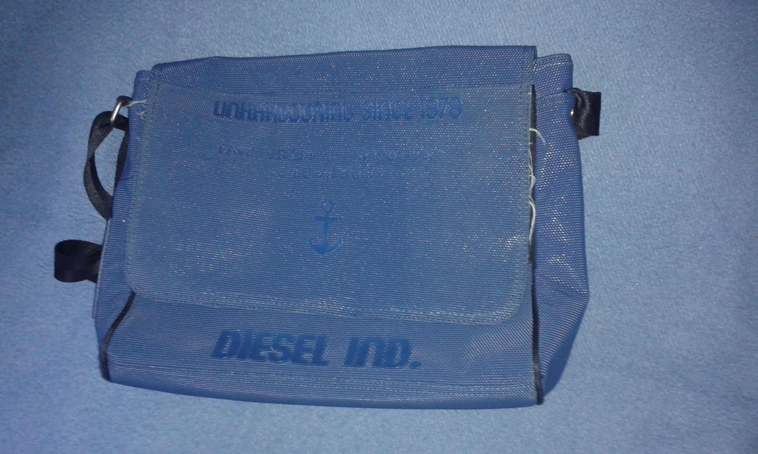 VENDO BORSA AZZURRA FIRMATA DIESEL!