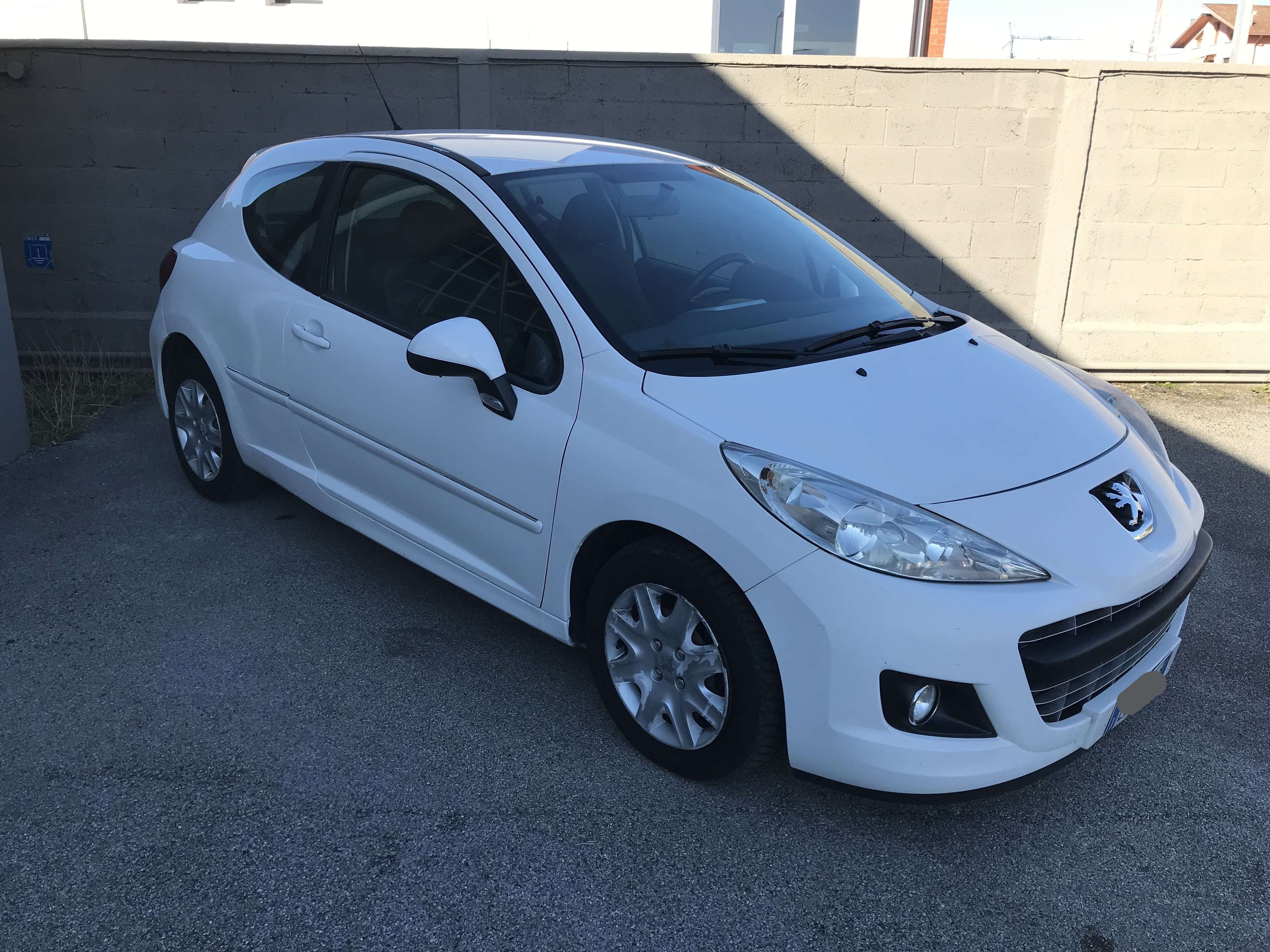 Peugeot 207207 3p 1.4 hdi XS FL NEOPATENTATI OK