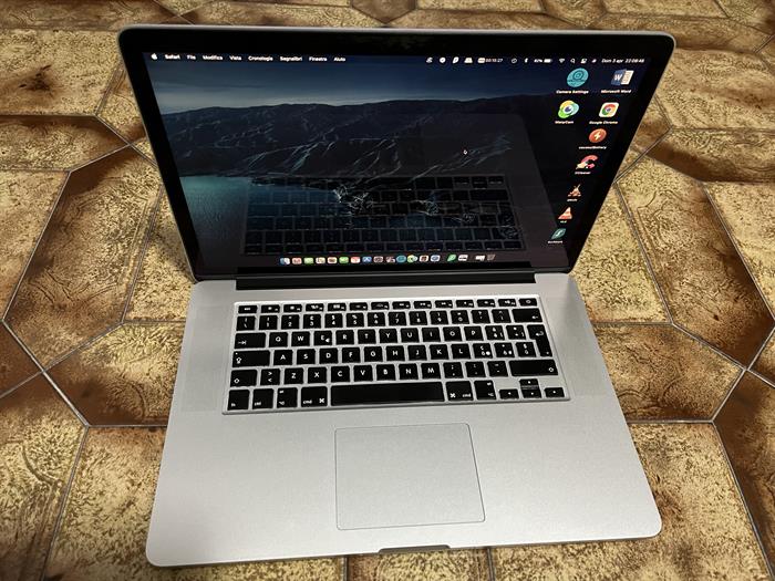 APPLE MACBOOK PRO 15”