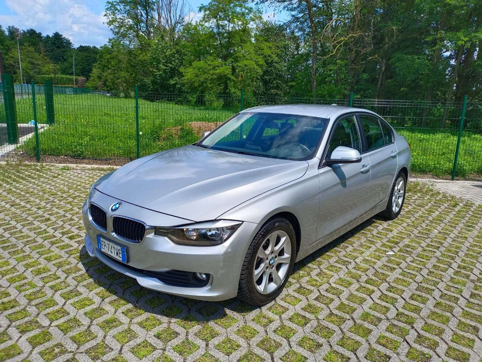 BMW 318318d Sport*Automatik*Navi*Sensori*Bluetooth