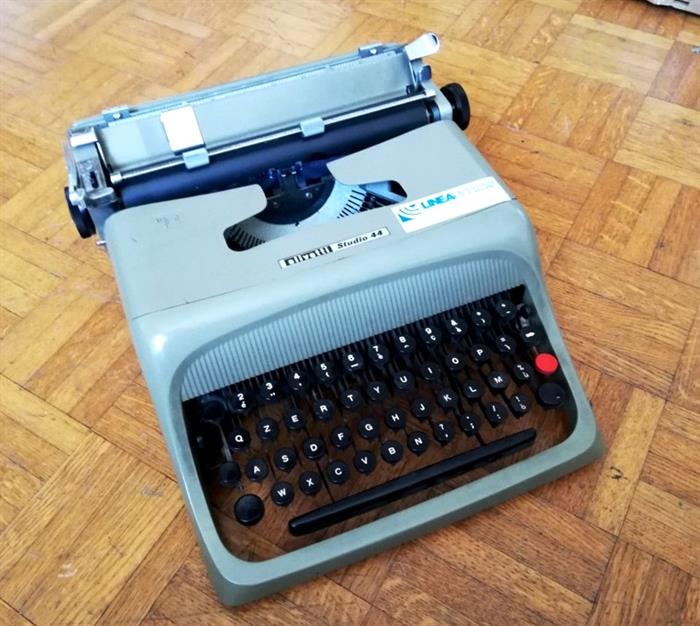 MACCHINA DA SCRIVERE MECCANICA OLIVETTI STUDIO 44